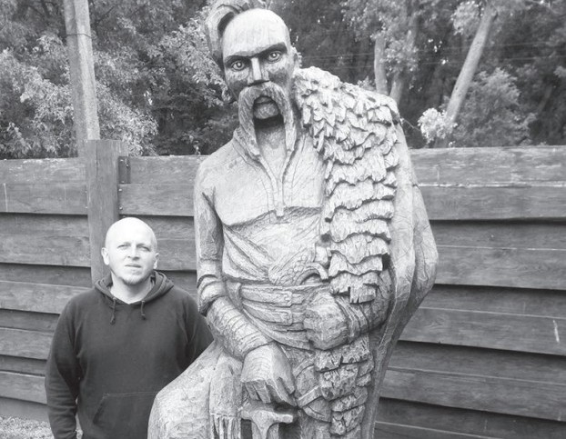 Юрій Петруша створює шедеври з дерева