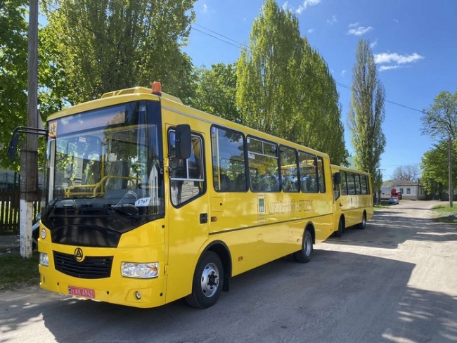 Остерська громада закупила два шкільні автобуси «Еталон за 6 млн гривень